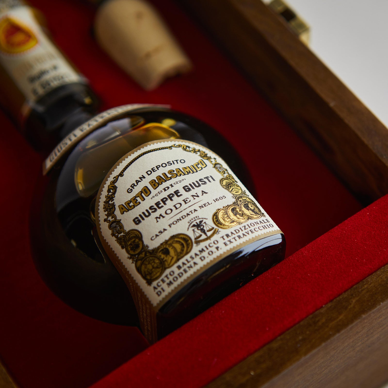 Aged 25 Years - DOP Traditional Balsamic Vinegar of Modena by Giusti ...